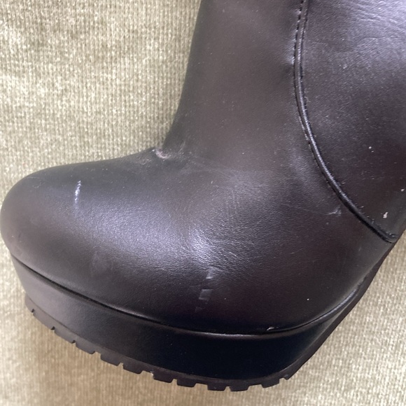 Fred | Shoes | Stunning Fred Never Worn High Heel Black 5 Above Ankle ...